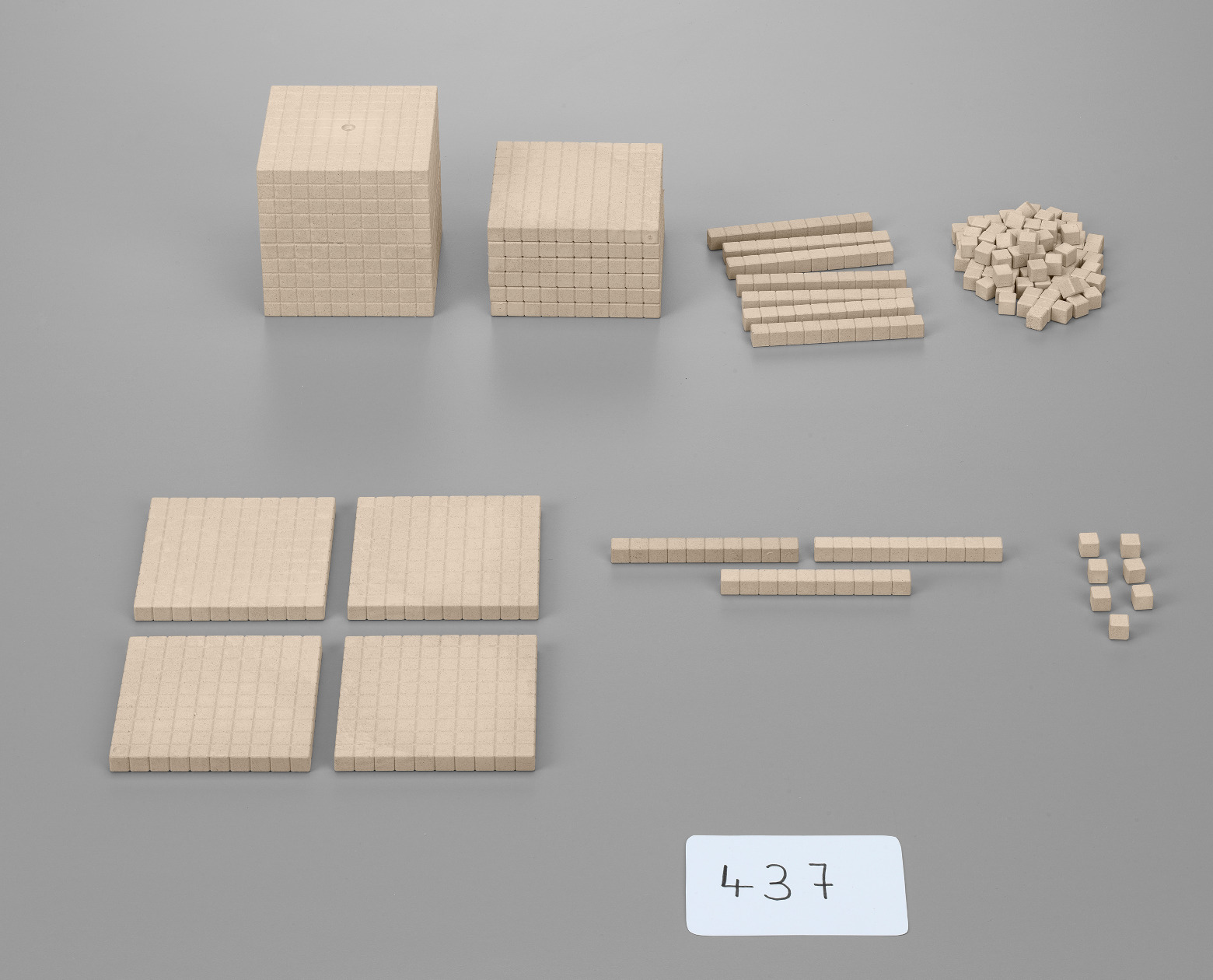 Mathematischer Würfel Dienes Material | Montessori-Shop.de